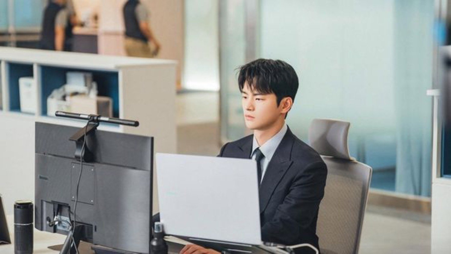 Sinopsis See You at Work Tomorrow, drakor office-romance terbaru Seo In Guk