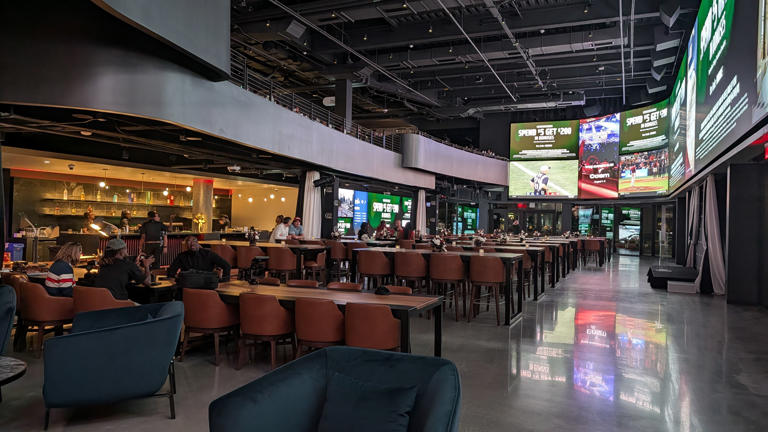 What it's like to watch an NBA game on Cosm's dome