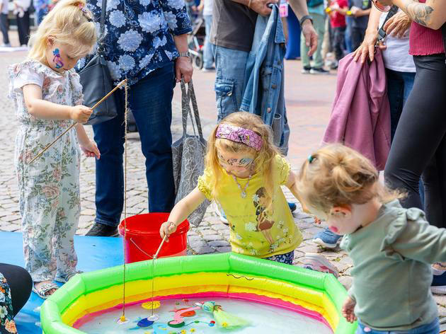 Jubiläum in Uelzen: Familientag lockt mit 28-Meter-Banner und Smoothie ...