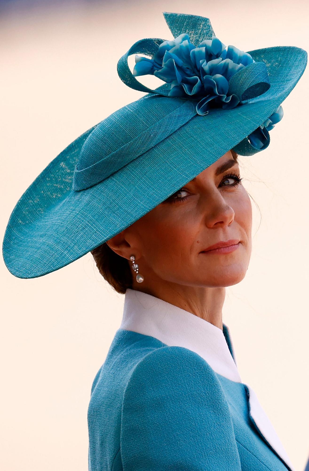 Unterschwelliger Seitenhieb: Kate stellt bei Klinik-Besuch Ehemann ...