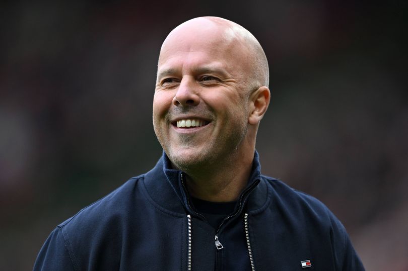 Arne Slot opportunity opens up as ex-Liverpool boss could make ...