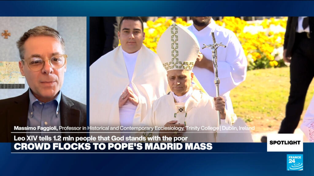 Pope in Spain: The 'rock star' effect