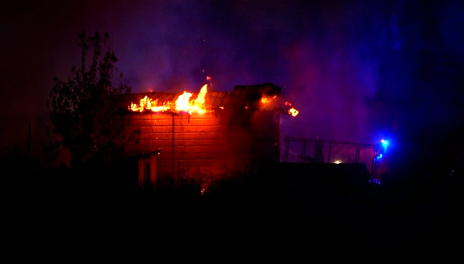 Firefighters battle early morning house fire in Fair Grove, Mo