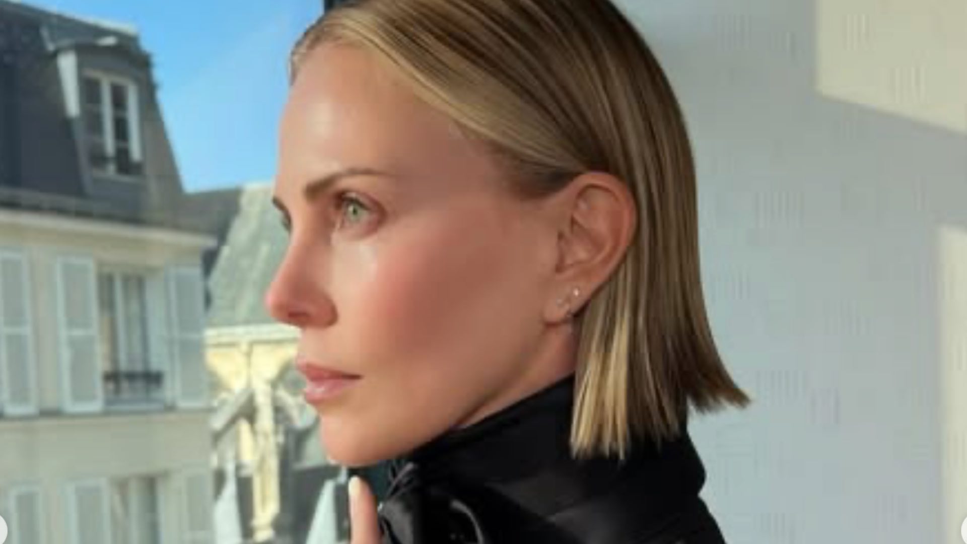 A sus 50 años, la actriz Charlize Theron comparte el ritual de belleza ...