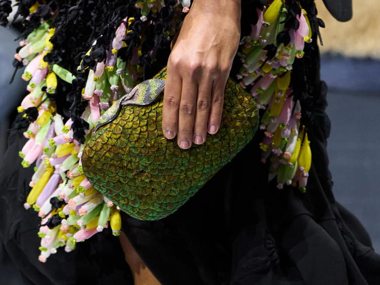 Keine Tasche glitzert 2026 so schön in der Sonne wie die Mermaid Bag
