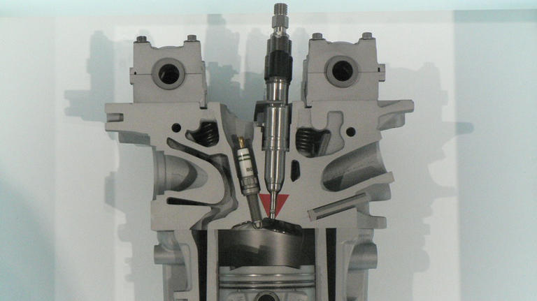 The reason automakers are moving from port injection to direct injection