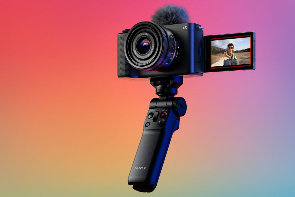 This full-frame camera is good for travel, street and vlogging, looks ...