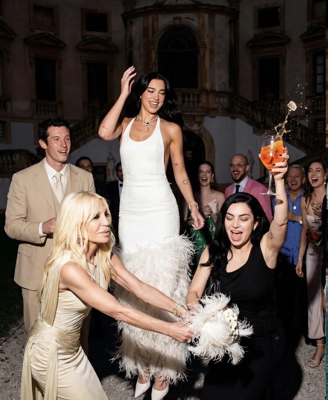 Dua Lipa wedding details: Inside the star's extravagant 3-day Italy ...