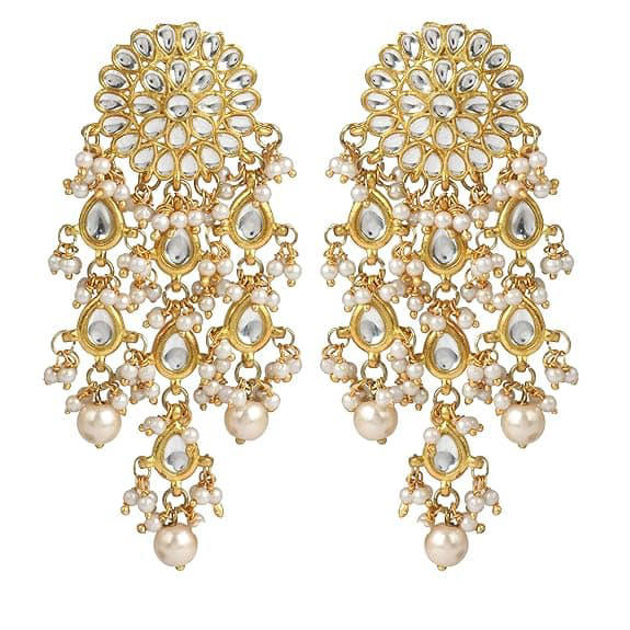 Royal Elegance: Traditional Earrings Who Love Timeless Beauty