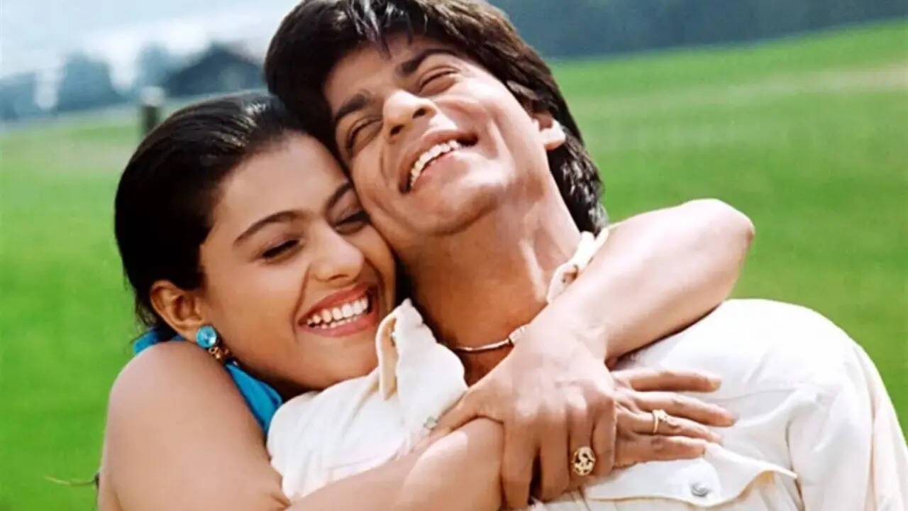 When Kajol rejected Shah Rukh Khan and called out 'Raj'; this DDLJ ...