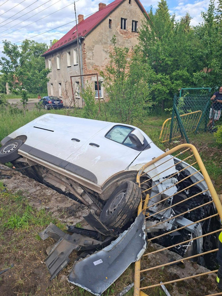 Bus w rowie w Dziećmorowicach. Kobieta zasnęła za kierownicą
