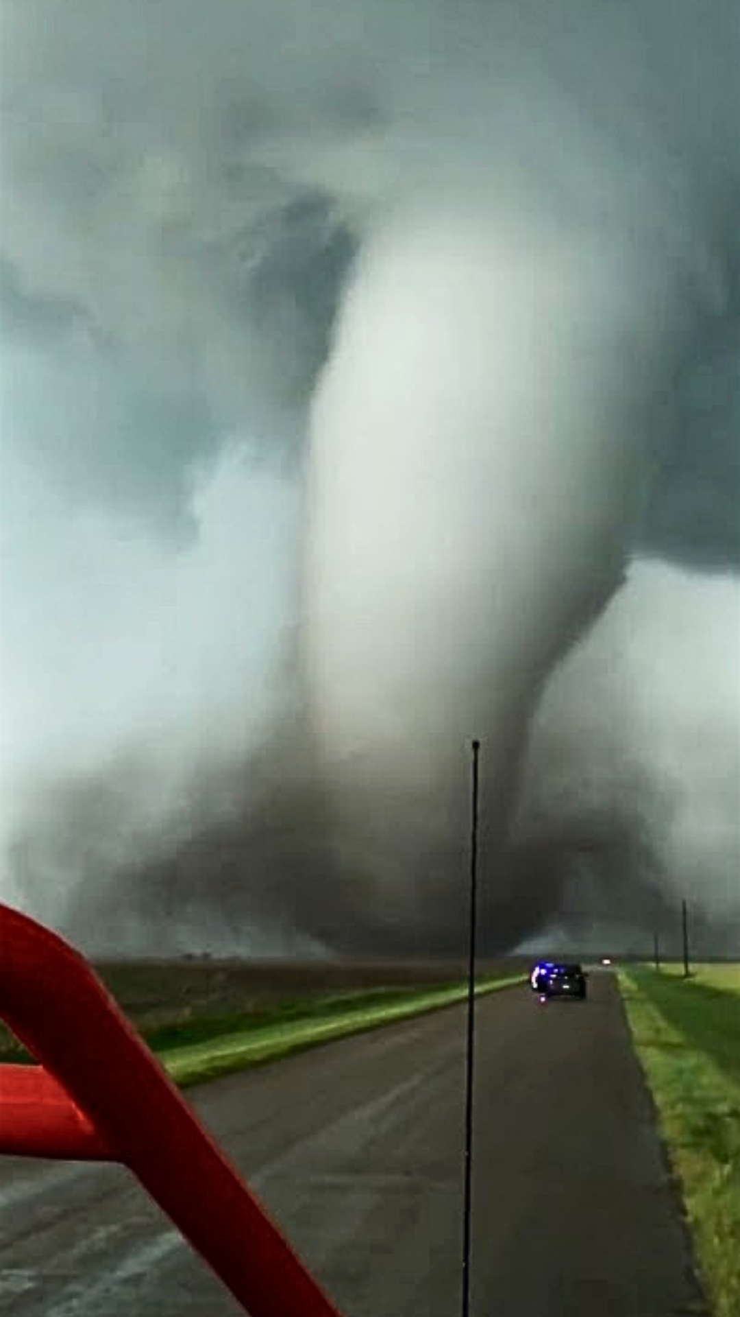 Inside massive EF3 tornado storm chase experience