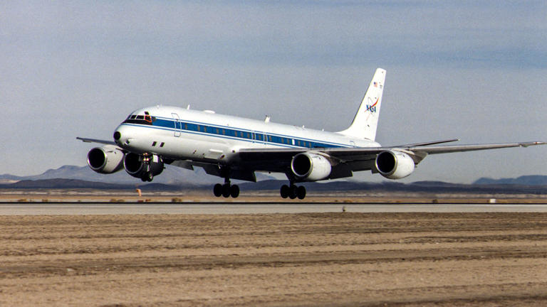 Why the Douglas DC-8 outlasted the Boeing 707 by decades