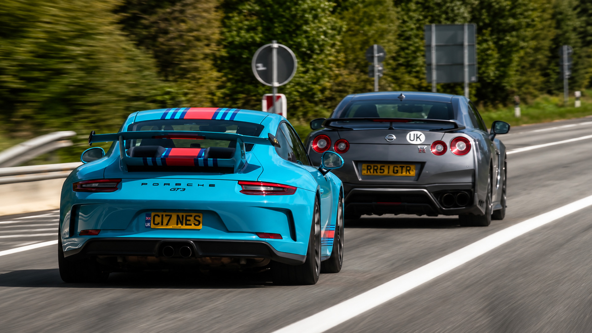 Porsche GT3 chases Nissan GT-R on open road