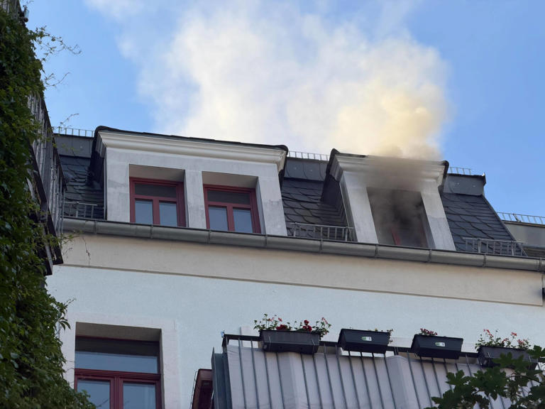 Wohnungsbrand in Dresdner Neustadt legt Straßenbahnverkehr lahm