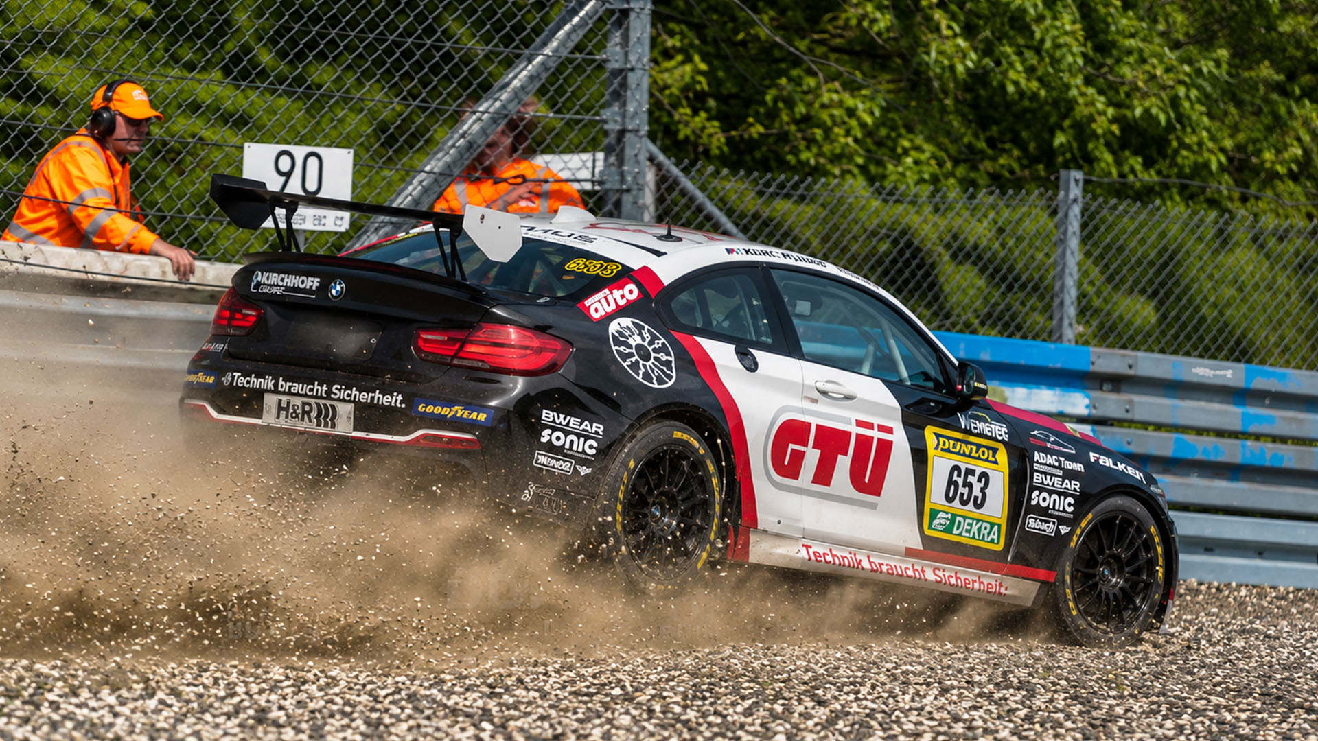 High speed gravel trap punishes BMW during fierce competition