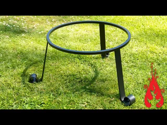 A simple steel bar became a kitchen essential – forging a large trivet
