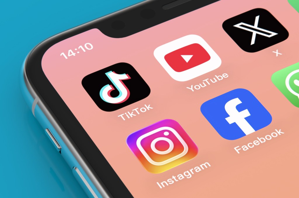 Instagram warning after hackers 'access personal information using only ...