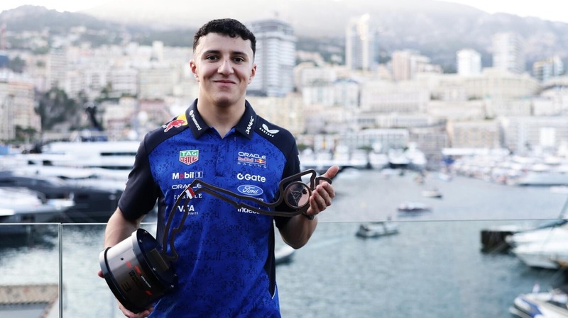 Verstappen out al primo giro, la Red Bull si salva grazie ad un Hadjar ...