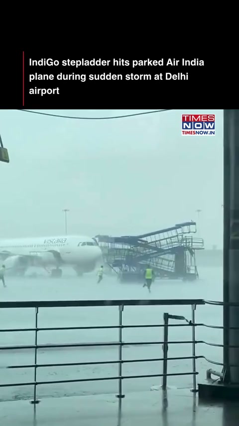 A sudden spell of strong winds and rain at Delhi