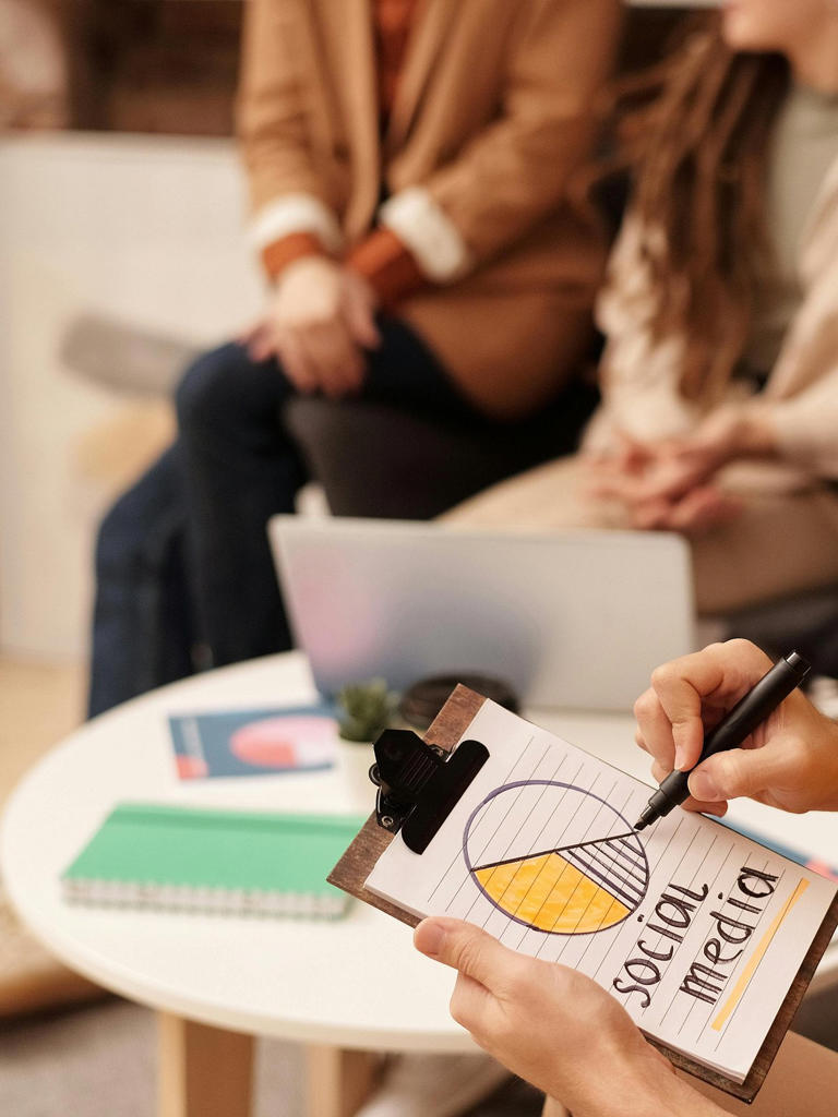 10 steps to navigate social media in a professional context
