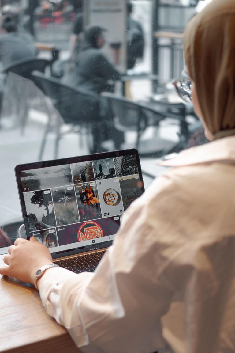 10 steps to navigate social media in a professional context