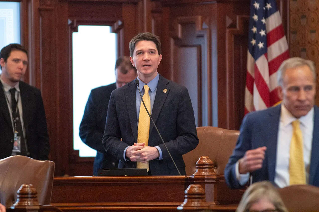 Illinois Glock ban, prescription drug board among measures that stall ...