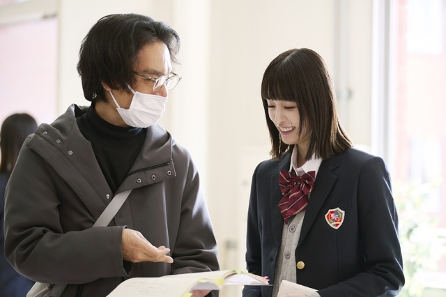 高橋恭平”ウサ耳”に照れる様子も 『山口くんはワルくない』高橋ひかる＆岩瀬洋志らとの舞台裏を大公開