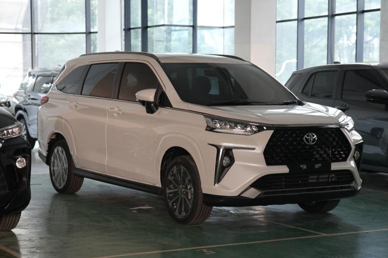 Toyota Veloz hybrid yang terbaik di kelas low MPV Otomotif Award 2026