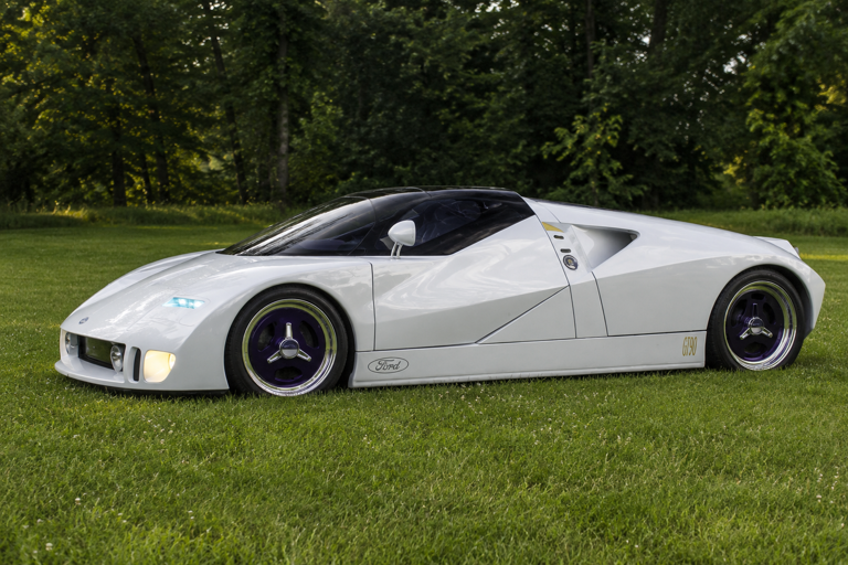 Deze brute conceptauto werd zo heet dat Ford hitteschilden van de Space ...