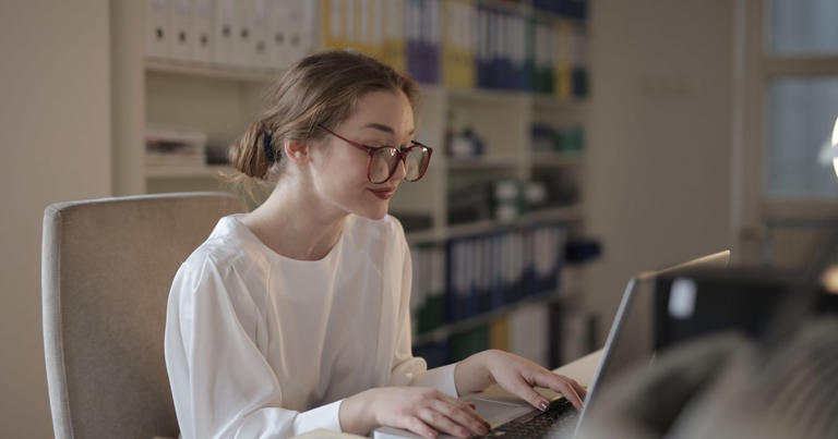 12 simple work-from-home jobs that actually pay over $20/hr
