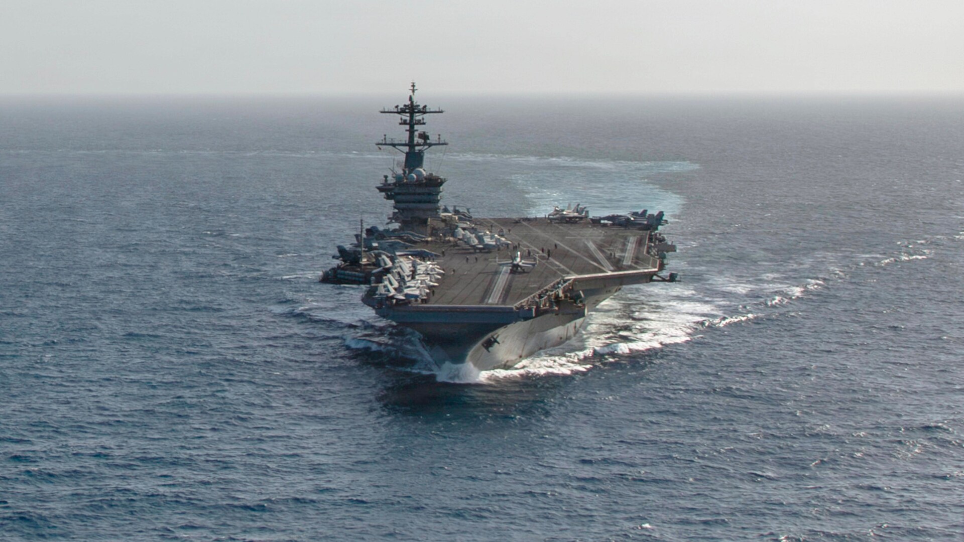 Der 6,8 Milliarden Dollar teure US-Flugzeugträger USS Abraham Lincoln ...