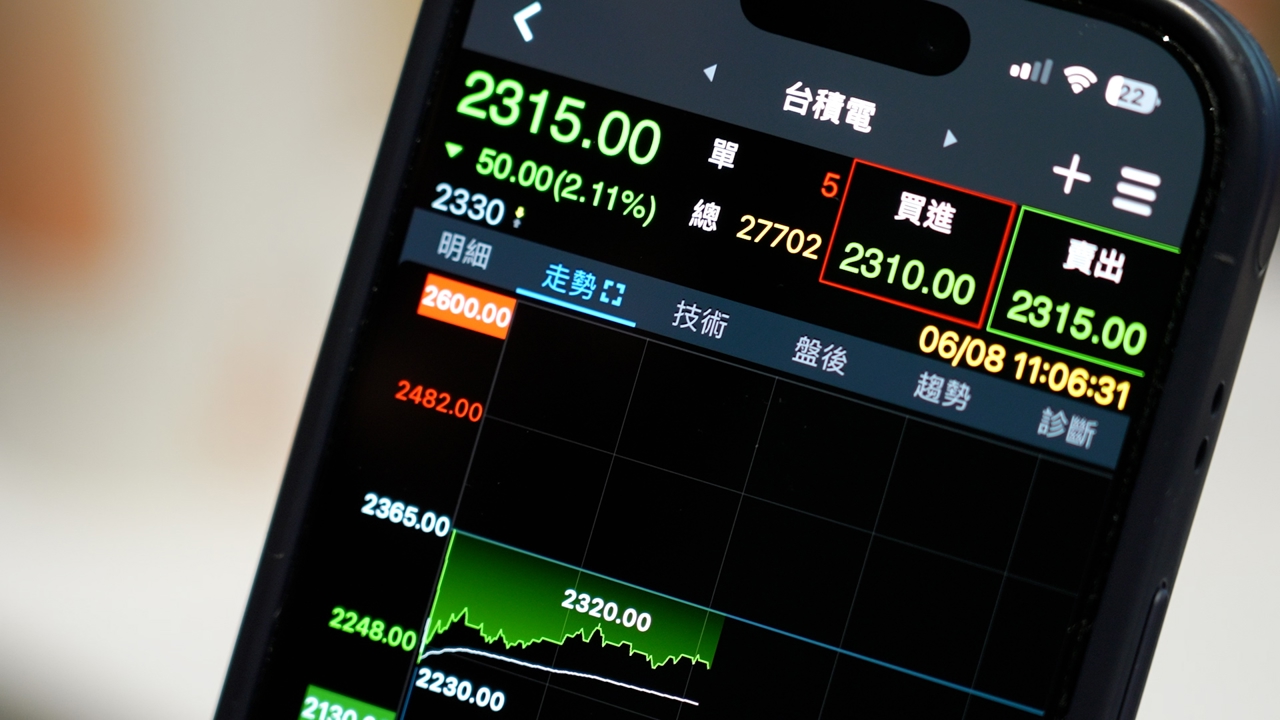 Taiex suffers record intraday drop as tech rout spreads