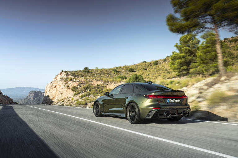 RS5 Phev, la sportività “alla spina” che stupisce. È il primo modello ...