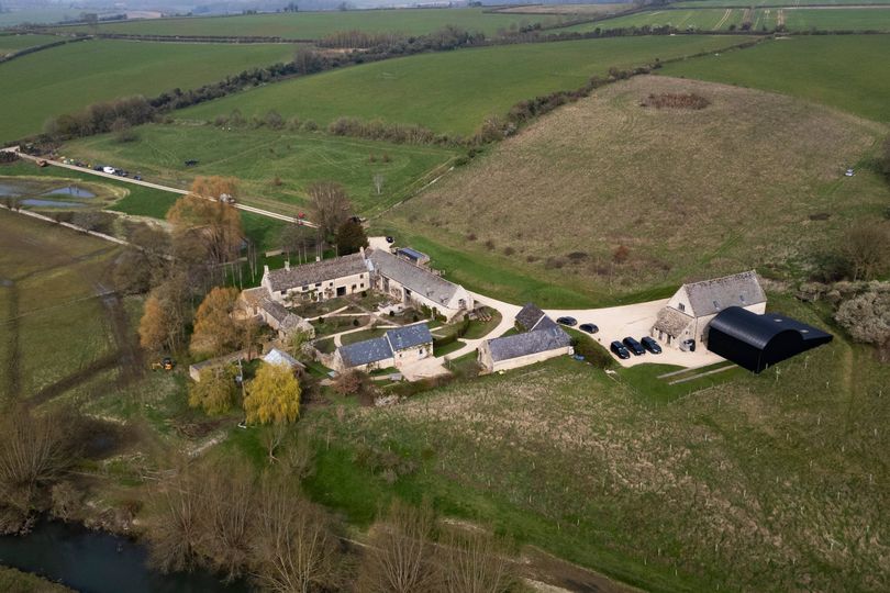 Ellen DeGeneres set to stay at Cotswolds home after winning stable ...