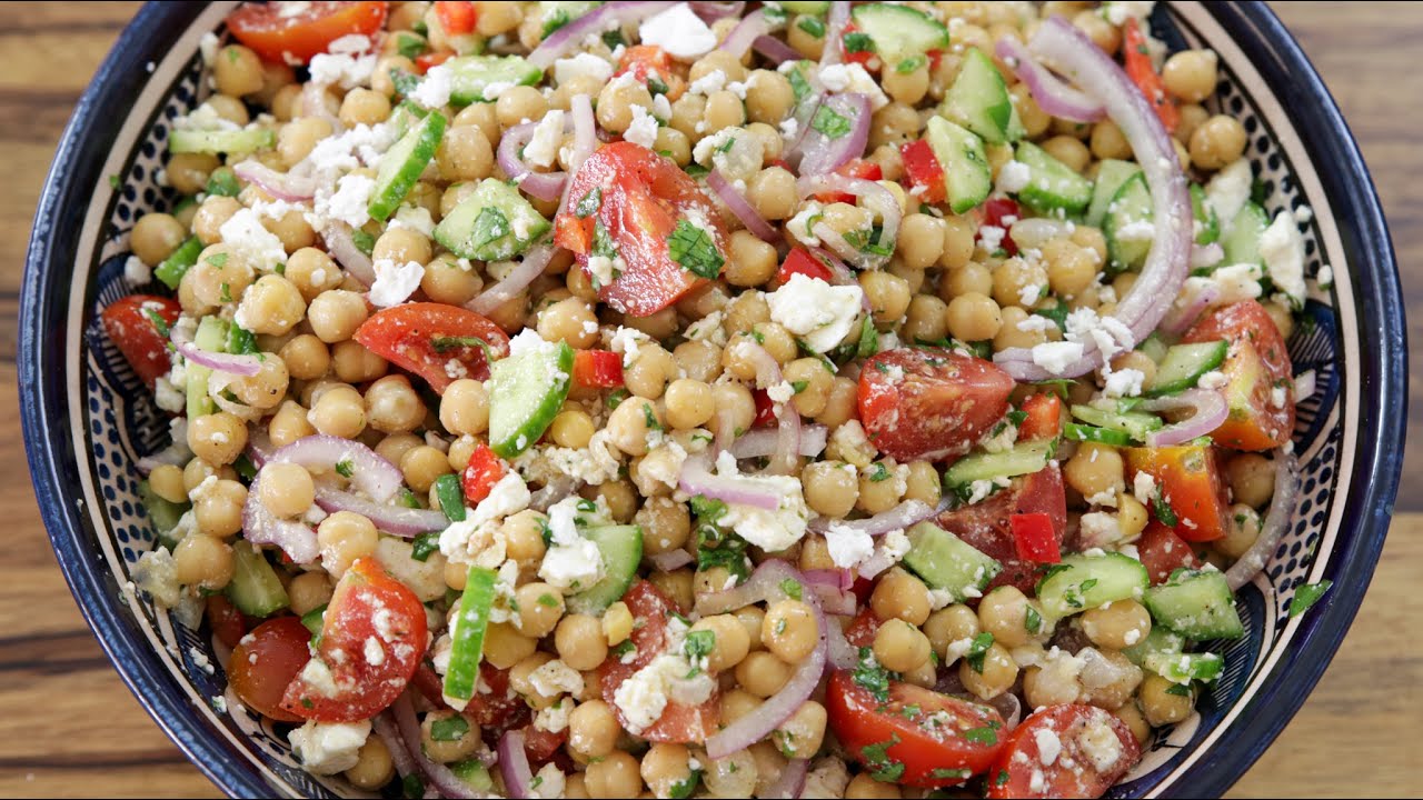 This healthy chickpea salad is so good even meat lovers will want seconds