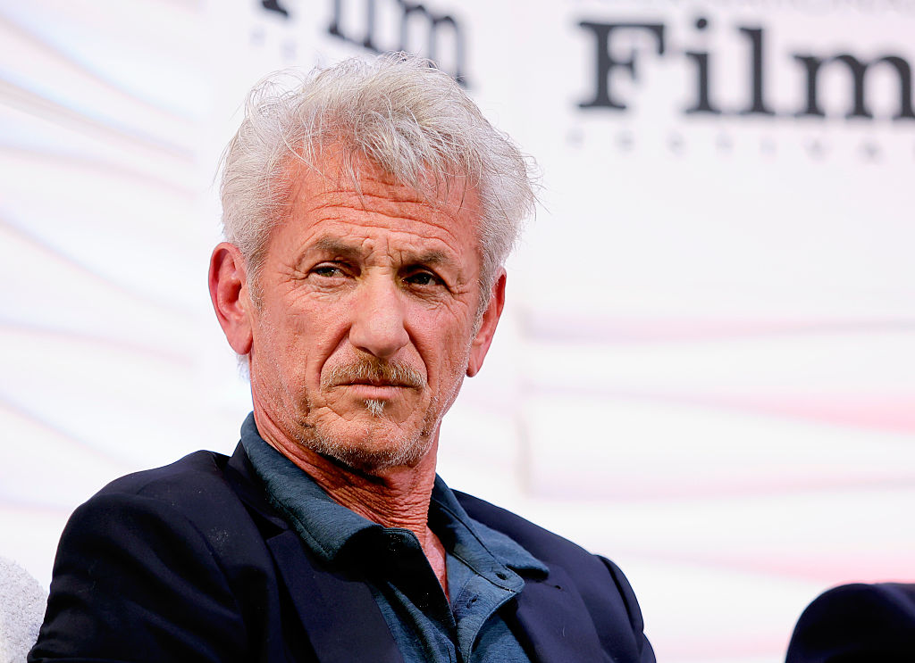 Sean Penn called 'insufferable' after saying he won't take selfies with ...