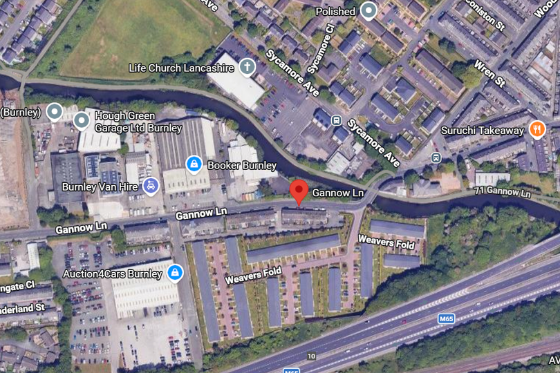 Teen suffers injury as man 'seen running down street with a brick in ...