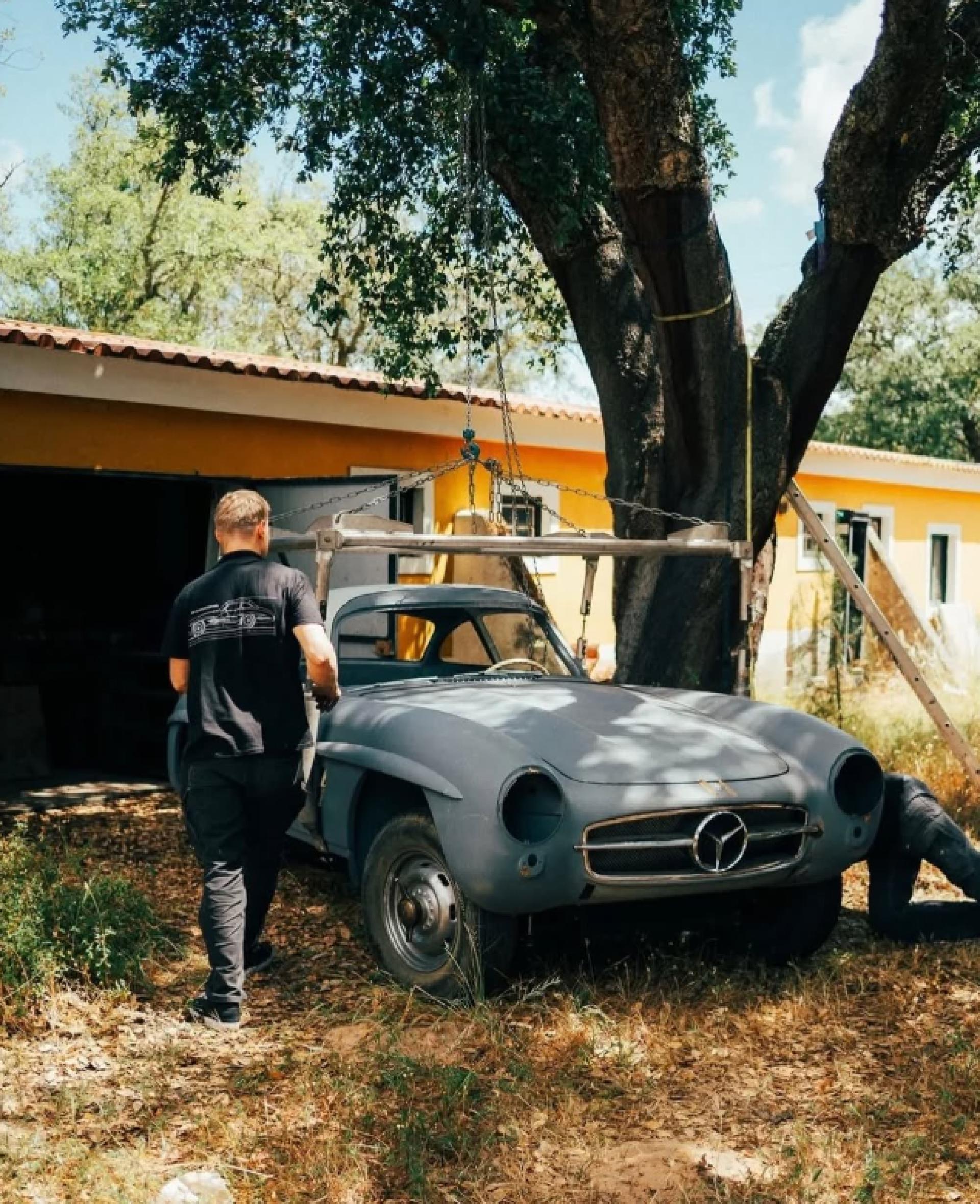 Legendary Mercedes 300 SL found abandoned after 30 years could be worth ...