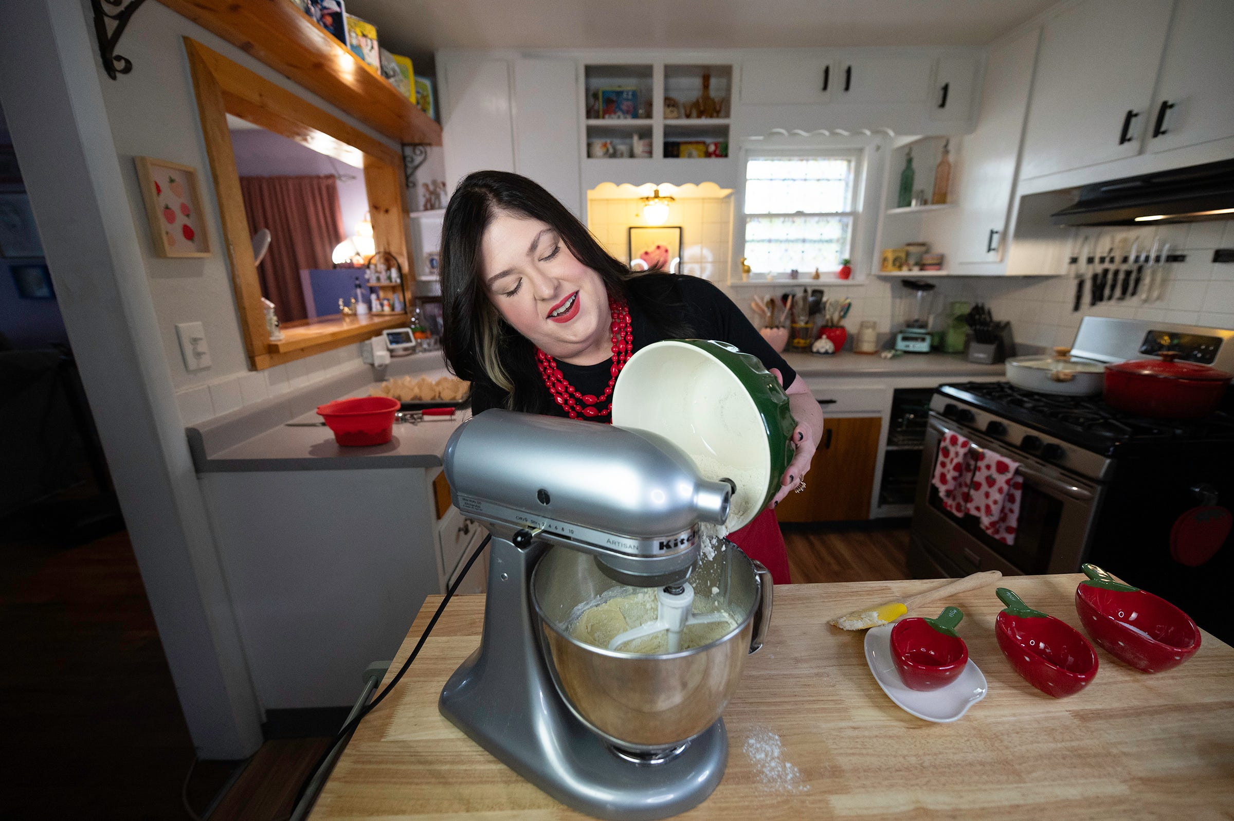Pueblo baker competes on Food Network's '100 Cooks' competition