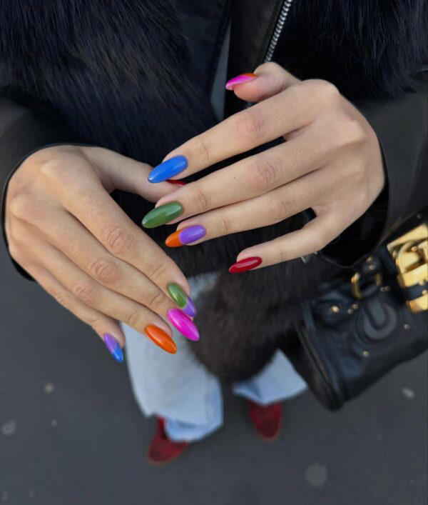 Pill box manicure: Η νέα εμμονή στα νύχια έχει retro vibes!