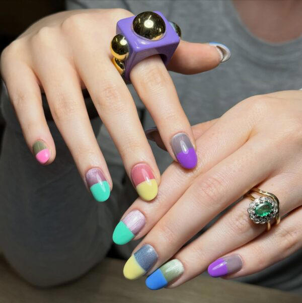 Pill box manicure: Η νέα εμμονή στα νύχια έχει retro vibes!
