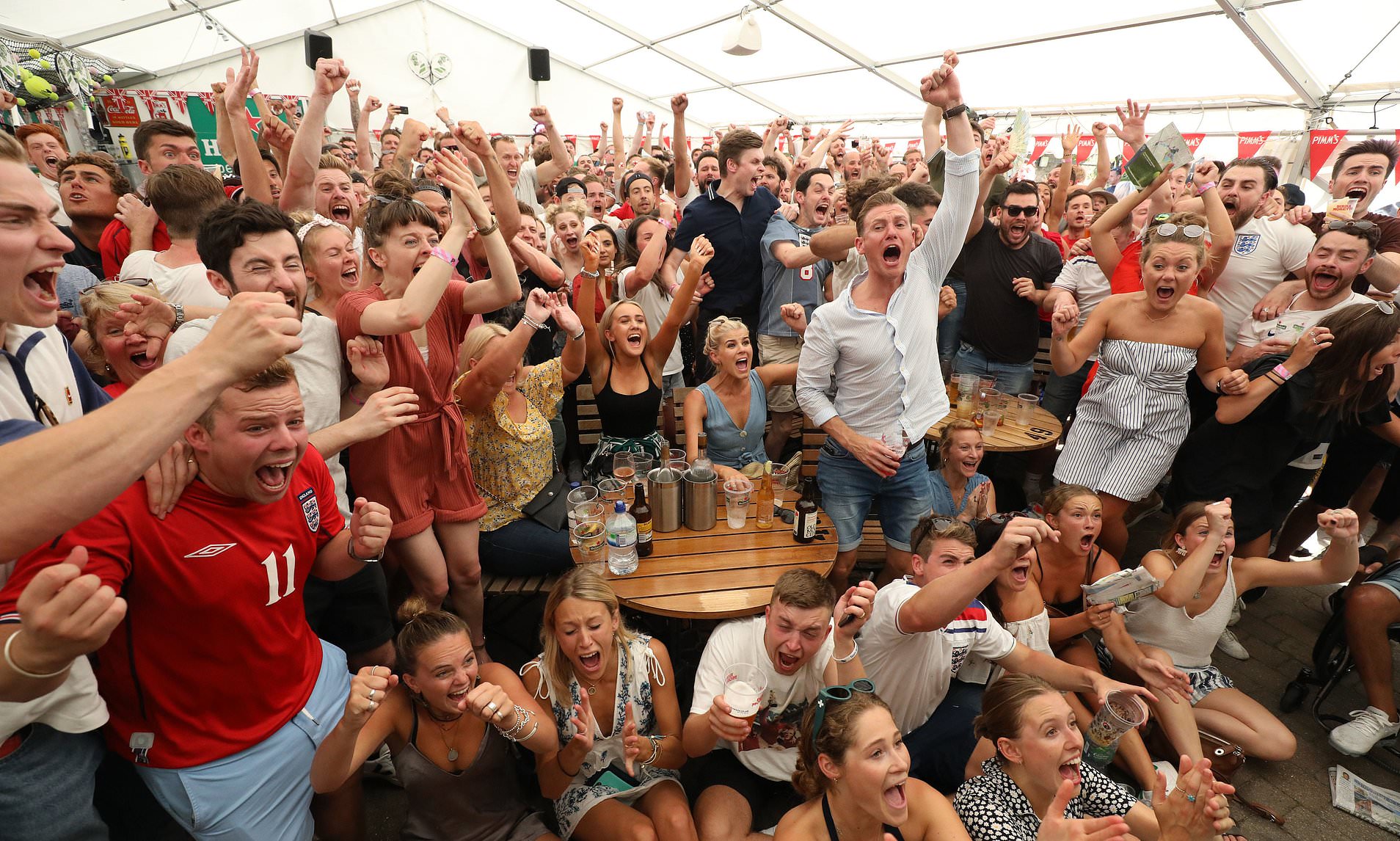 British pubs given green light to serve al fresco pints on the pavement ...