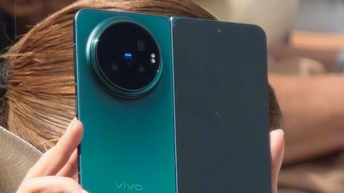 Vivo X Fold 6 surfaces in real images — and that cyan color is ...