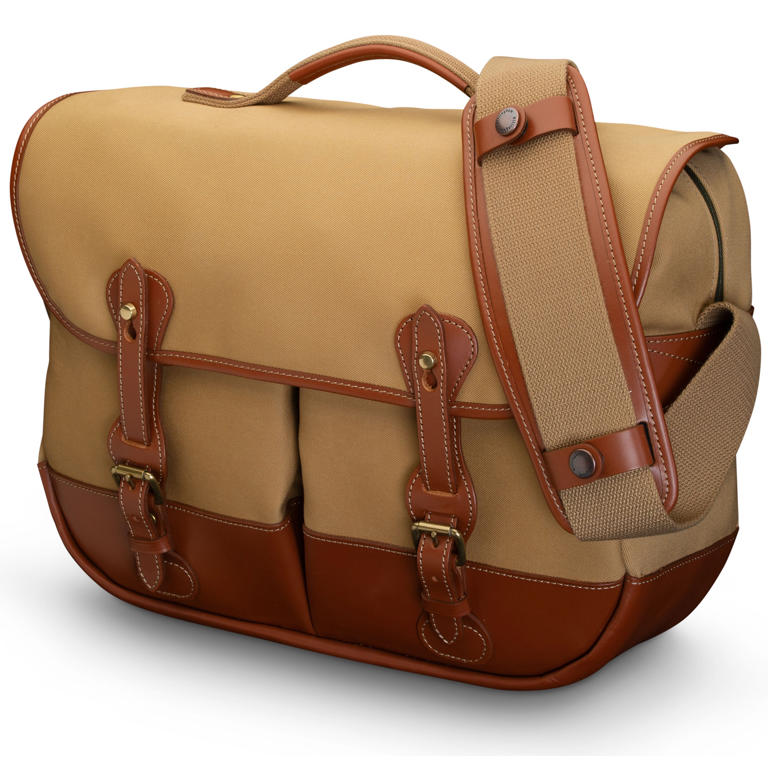 I'm in love with this luxury leather designer camera bag!