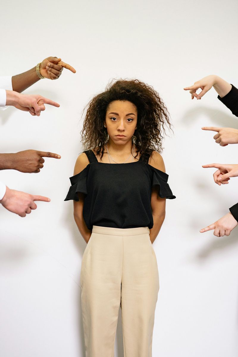 11 female red flags men ignore until it’s too late