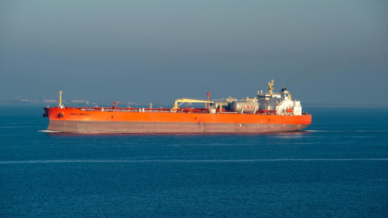 The US Navy is now quietly guiding oil tankers through the Strait of ...