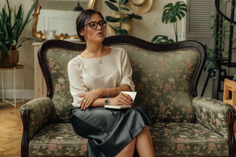 13 signs a woman may be a habitual liar