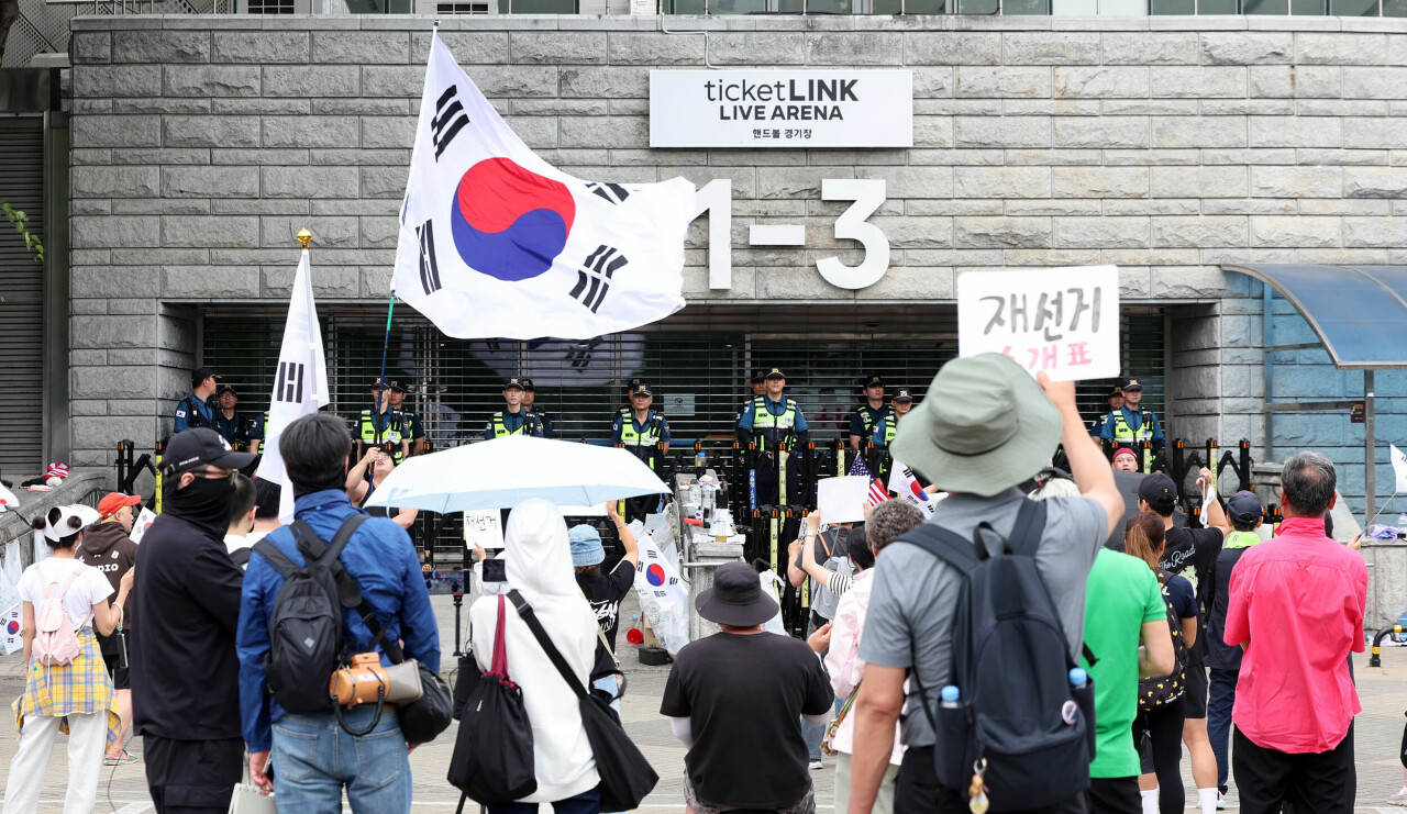 Revote protest in Seoul shifts toward conservative 'election fraud' stance