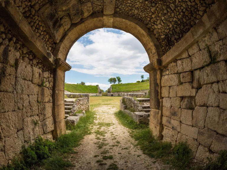 Alba Fucens, la piccola Roma d’Abruzzo che svela i segreti dei ...